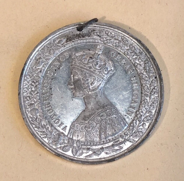 ANTIQUE QUEEN VICTORIA Commemorative Medallion - Royal Visit to ...