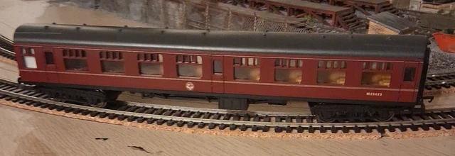 LIMA BR MAROON Mk1 2nd Class Coach - No.M25623 - 305364 - OO Gauge ...