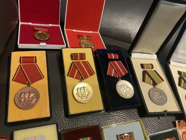 DDR KONVOLUT ,NVA ,Mfs Oberst Stasi Orden Medaillen Abzeichen ...
