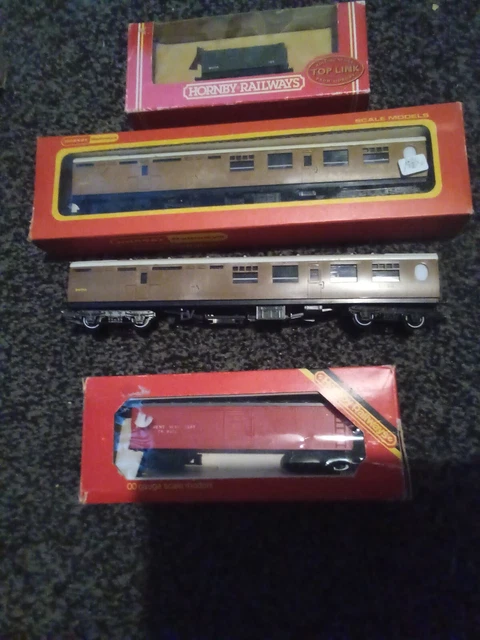 HORNBY COLLECTION , 2x LNER COACHES & 2x GOODS WAGONS . 3x BOXED . O-O ...