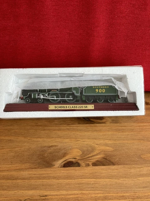 ATLAS EDITIONS-SCHOOLS CLASS 220 SR Locomotive on Wooden Plinth, 3 904 ...