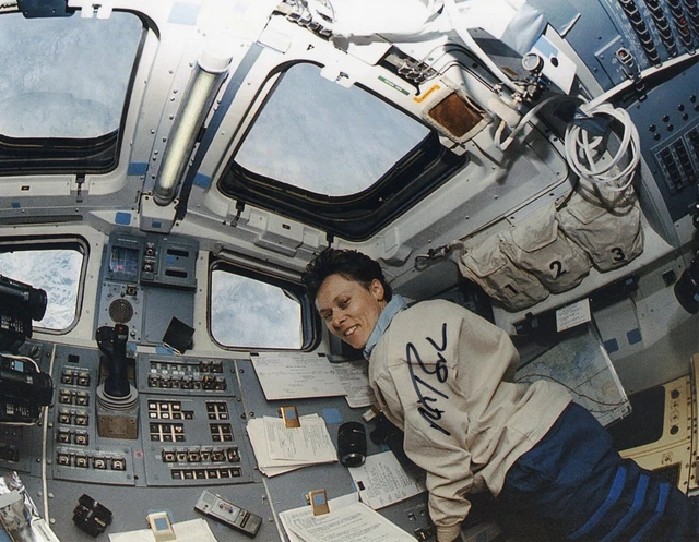 8X10 ORIGINAL AUTOGRAPHED Photo of Canadian Astronaut Roberta Bondar £ ...