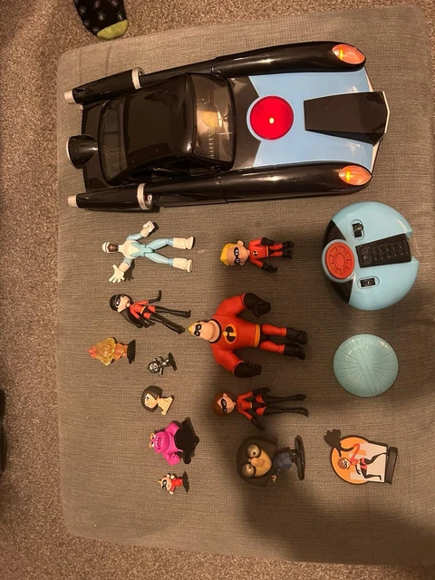 DISNEY TOYBOX INCREDIBLES Figures and Remote Control Car £60.00 ...