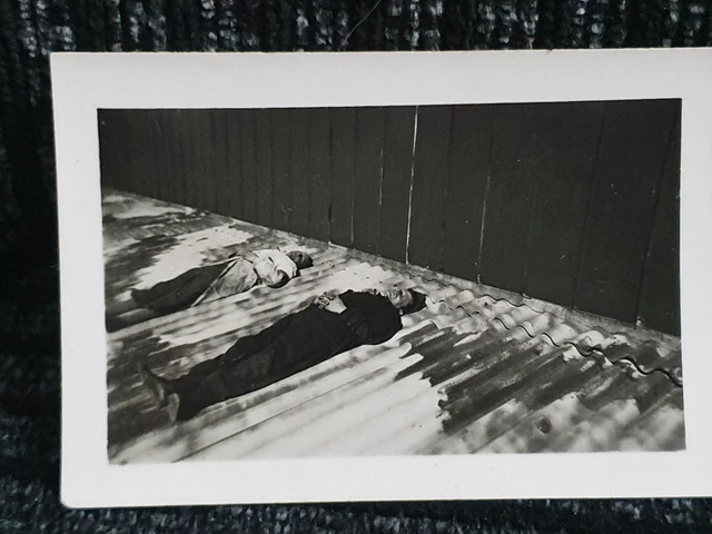 ORIGINAL GERMAN WW2 Photo After FIGHTING Scene £9.99 - PicClick UK
