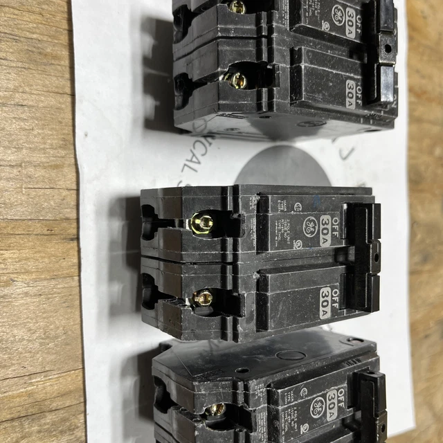 GE THQL2130 2 pôles 30 amp 120 240 V type courant alternatif THQL plug ...