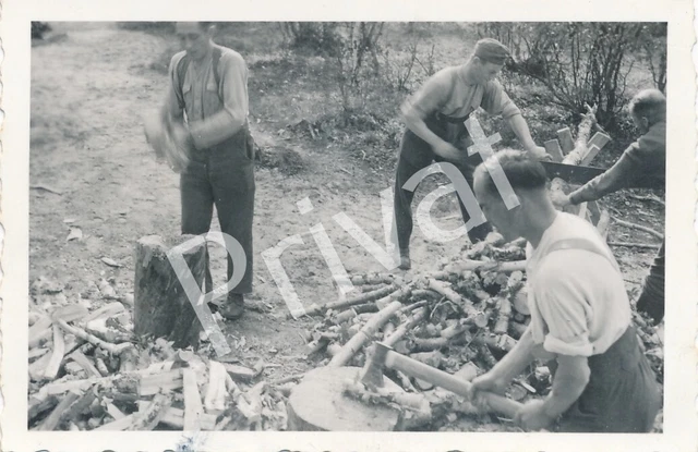 FOTO WKII UNTERNEHMEN Weserübung Soldaten Holzarbeiten Karasjok Norway ... FOTO WKII UNTERNEHMEN Weserübung Soldaten Holzarbeiten Karasjok Norway ...