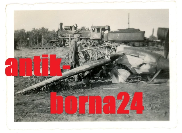 FOTO WH SOLDAT Art.Rgt. 24 Rußland Beute Eisenbahn Lok Flugzeug Plane ...