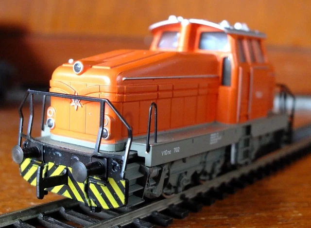 MARKLIN 3144 HO gauge Henschel V10 diesel loco in red/orange TGOJ ...