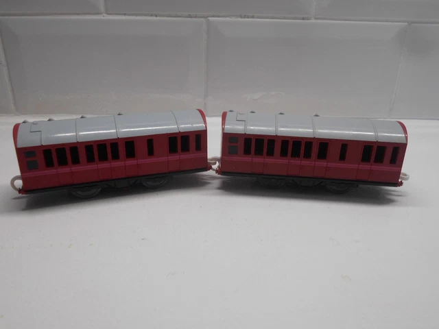 TOMY TRACKMASTER THOMAS the tank engine red express coaches. £8.99 ...