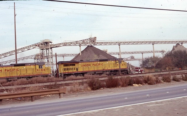 UNION PACIFIC RAILROAD Locomotives 9188 PLEASANTON CA Original 1988 ...