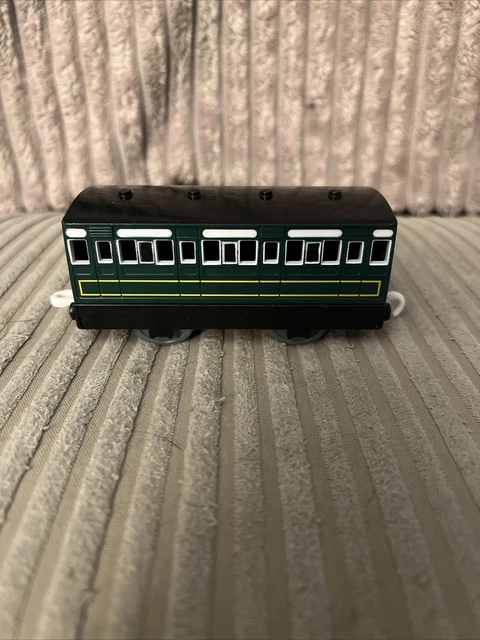 TOMY TRACKMASTER THOMAS The Tank Engine Emily's Coach Passenger Green £ ...