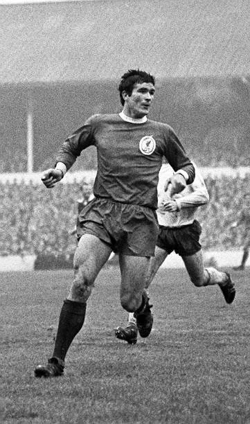 RON YEATS CENTRE-HALF and captain of Liverpool FC 1967 Old Photo $8.50 ...