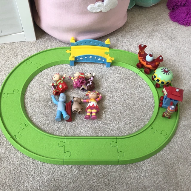 IN THE NIGHT Garden Motorised Ninky Nonk Train with Track Set Iggle ...