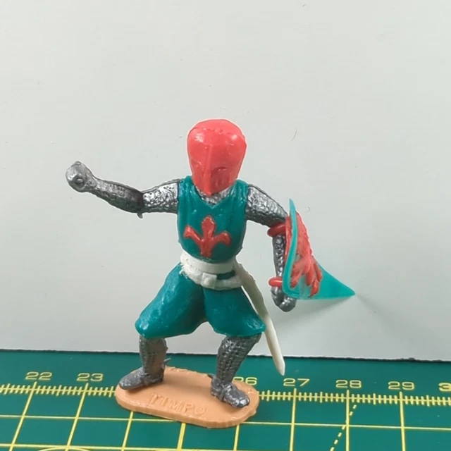 TIMPO TOYS VISOR knight Standing, Green And Red Toy Soldier Vintage ...