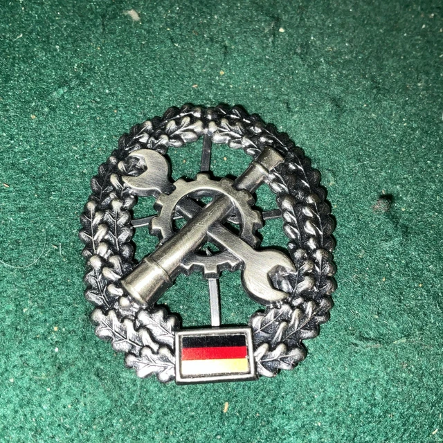 GERMAN ARMY POST WW2 Bundeswehr beret cap badge Maintenance Unit white ...