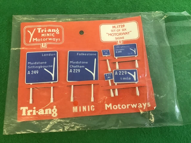 TRIANG MINIC MOTORWAYS Mint Road Sign Set Motorway £15.00 - PicClick UK