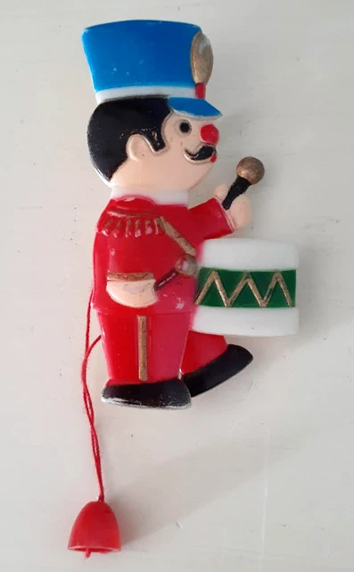 VINTAGE UNIFORMED DRUMMER pull string plastic pin brooch pull action ...