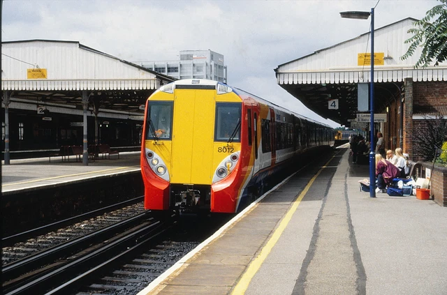 422 RAILWAY COLOUR Slide Emu Class 458 8012 At Basingstoke 2000 £2.99 ...
