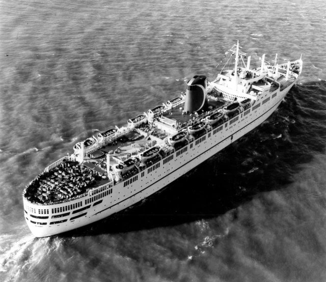 CARNIVAL CRUISE LINES CARNIVALE large B&W press pic ex EMPRESS OF ...
