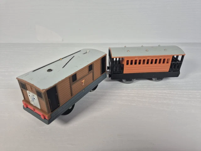 TRACKMASTER THOMAS & Friends Toby Train And Henrietta Engine Motorised ...