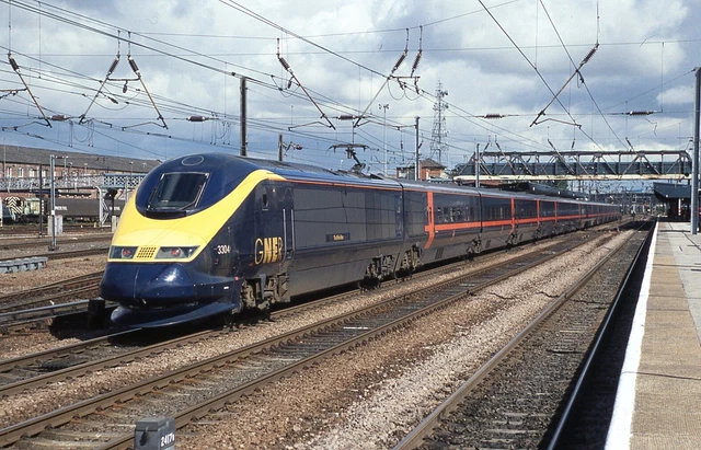 ORIGINAL COLOUR SLIDE, Eurostar 3304, GNER livery, Doncaster, Sep 05 £2 ...
