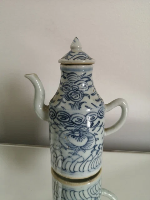 RARE ANTIQUE CHINESE 18th century blue and white porcelain tea / oil ...