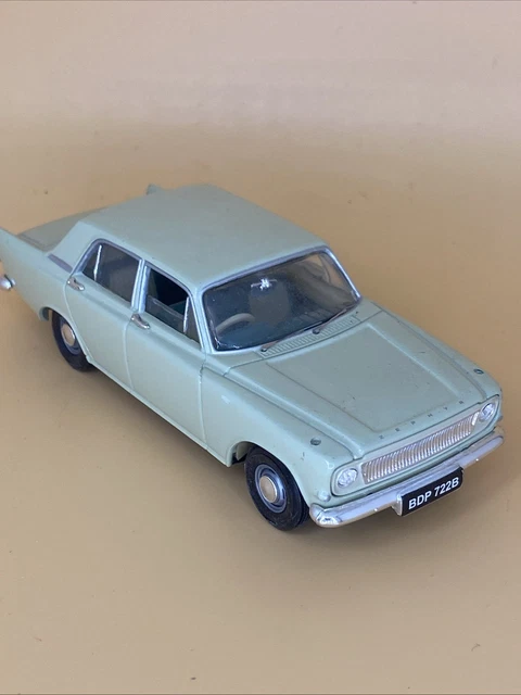 LLEDO VANGUARDS 1:43 Scale Ford Zephyr 4 MKIII Lime Green Model VA06000 ...