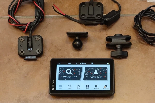 GARMIN ZUMO XT - Motorbike GPS Sat Nav - With 2 Power Cable Mount ...