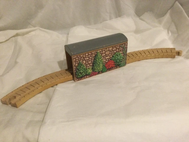 WOODEN RAILWAY TRAIN Set Genuine Thomas Tunnel Shed 2000 BRIO ELC ...