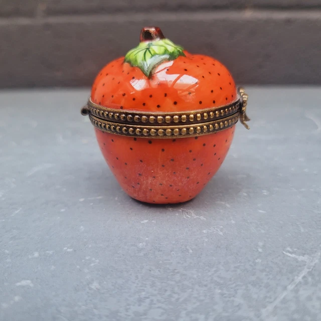 READ LIMOGES FRANCE Decore A La Main Hinged Porcelain Apple ? Trinket ...