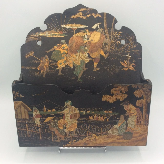 PORTE COURRIER MURAL en carton bouilli à décor de scène japonaise ...