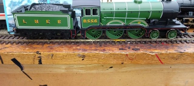 HORNBY 00 GAUGE B12 Class 4-6-0 LNER Green Livery DCC Fitted x 2 Teak ...