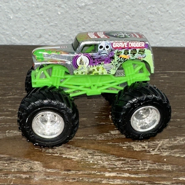 HOT WHEELS MONSTER Jam Silver Grave Digger 4 Time Champion Truck 1:64 ...