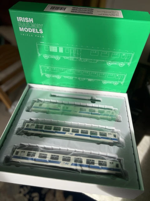 IRISH RAILWAY MODELS IRM1240-NIR-GB1 NIR Coach MK2B Pack 1 (suit Murphy ...