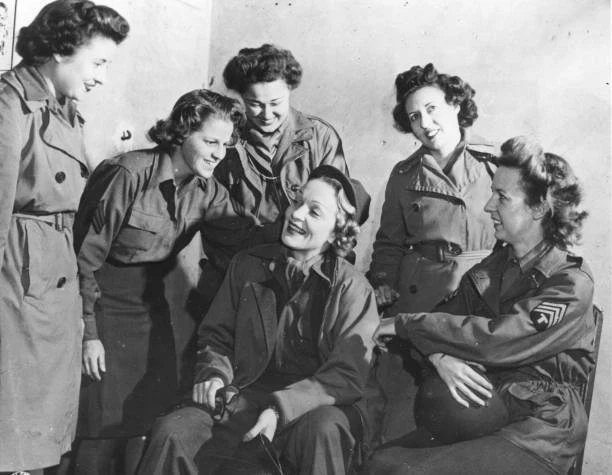 MARLENE DIETRICH CHATS with group WACs headquarters 12th Army Gro- Old ...