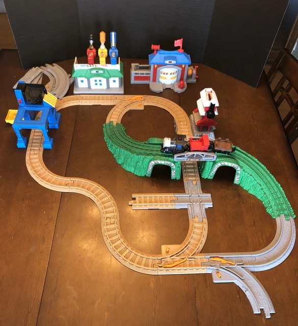 FISHER PRICE GEO Trax Tracktown Railway Train Set With Remote Tested ...