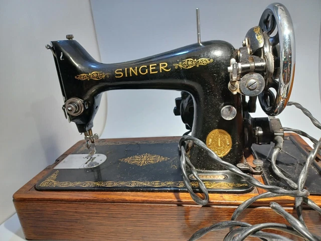 VINTAGE SINGER ELECTRIC Sewing Machine 1939 EC541099 w/ light and pedal ...