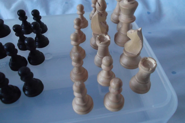 VINTAGE STAUNTON HOUSE Martin Boxwood Chess Set in wooden box £5.43 ...