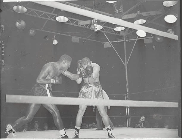 JOE LOUIS AND Ezzard Charles In Boxing Action 1950 OLD BOXING PHOTO EUR ...