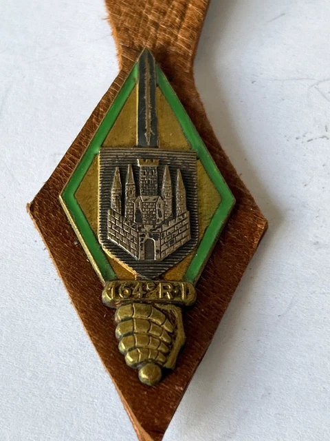 INSIGNE MILITAIRE PUCELLE - 164 eme Régiment Infanterie Réf 149 EUR 9 ...