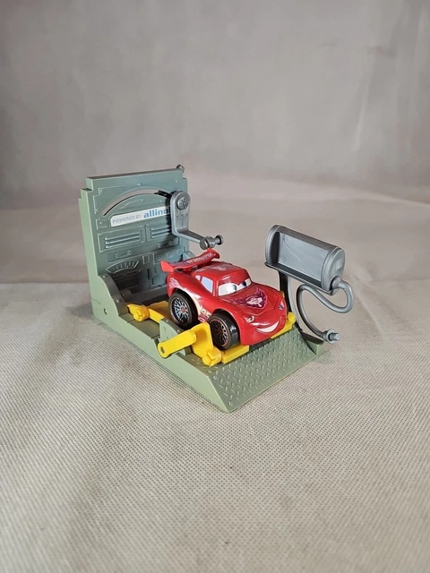 FISHER PRICE IMAGINEXT Disney Cars 2 Lightning McQueen Set da gioco ...