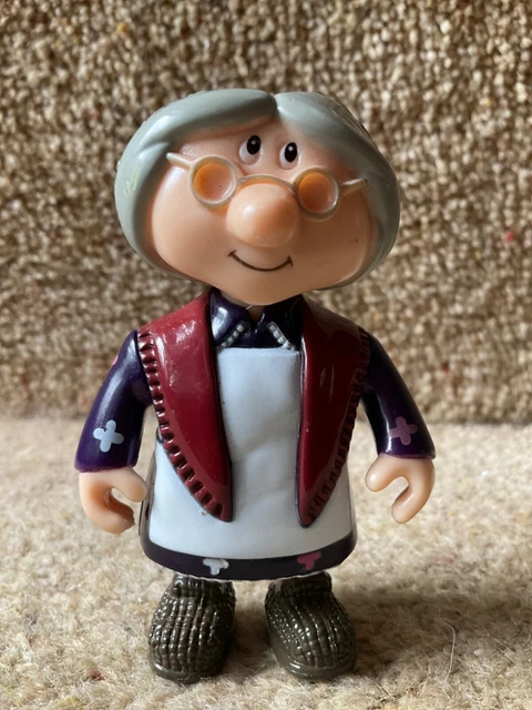 POSTMAN PAT MRS Goggins the Post Mistress Figure - 9 cms Tall £8.99 ...
