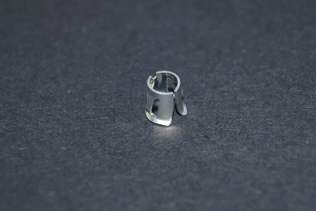 GENUINE TOYOTA LANDCRUISER 40 Series Badge Emblem Retainer Clip 08/80 ...