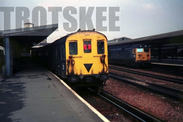 35MM SLIDE BR British Rail Diesel DMU Class 206 1202 Reading c1977 ...