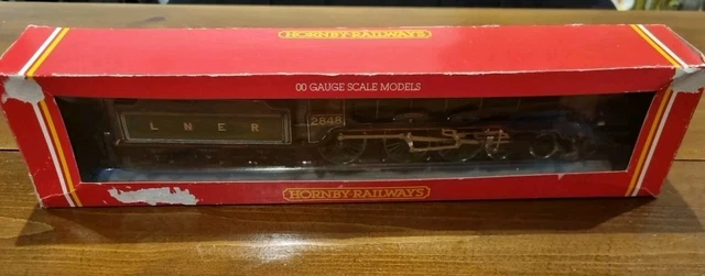 BOXED HORNBY OO gauge LNER class B17 locmotive named Arsenal number ...