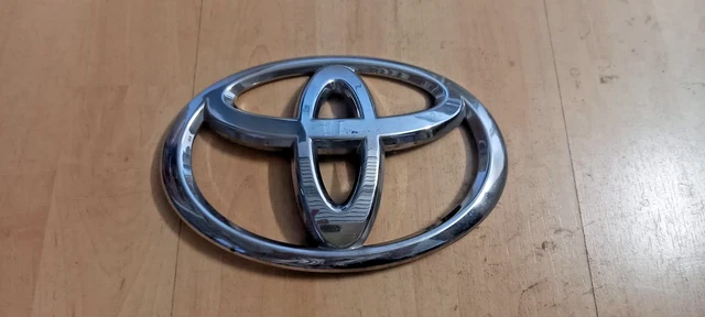 ORIGINAL TOYOTA HILUX 2005-2017 FRONT GRILL EMBLEM LOGO 75311-0K011 ...