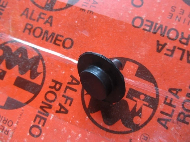 ALFA ROMEO GT / Bertone / Giulia buffer for fuel flap 105265432102 NEW ...