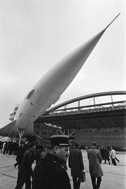 CONCORDE, PROTOTYPE 001 makes its first official public appearance- Old ...
