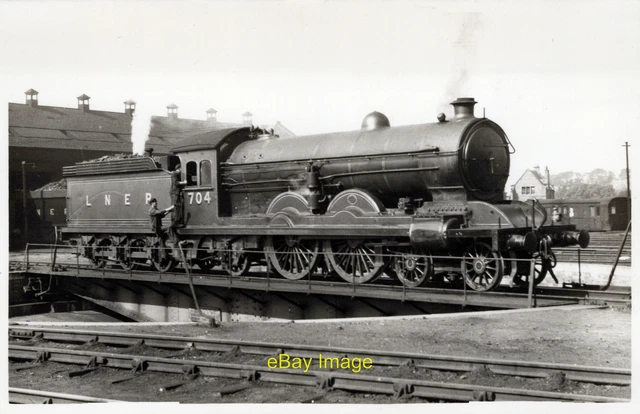 PHOTO 6X4 RAILWAY Steam Engine 704 LNER 4-4-2 at unknown shed c1920's ...