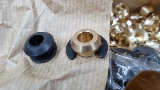 JAGUAR DAIMLER E-TYPE Xjs Xj6 Xj12 Brass Throttle Link Bush C34388 £11. ...